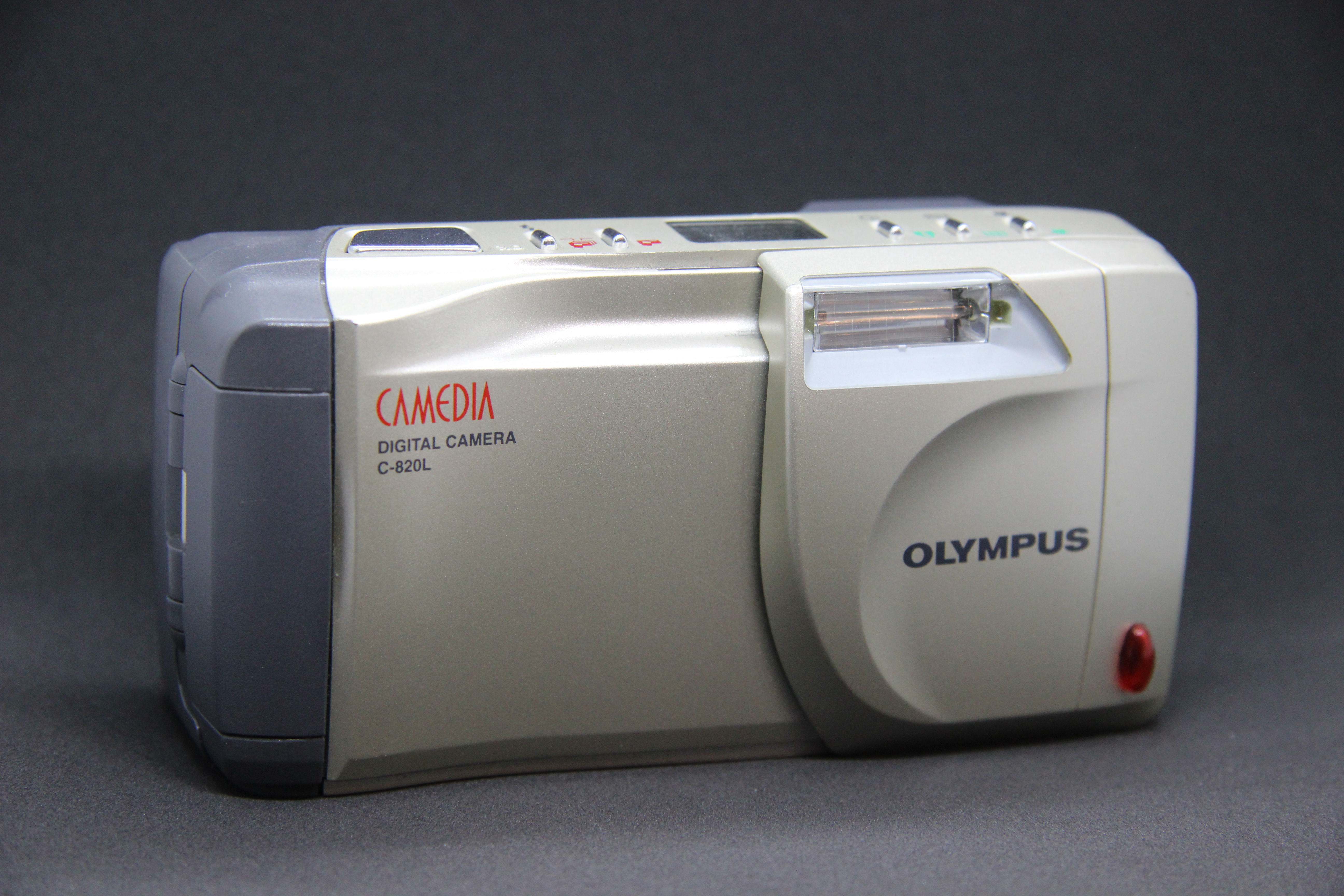 Olympus C-820L